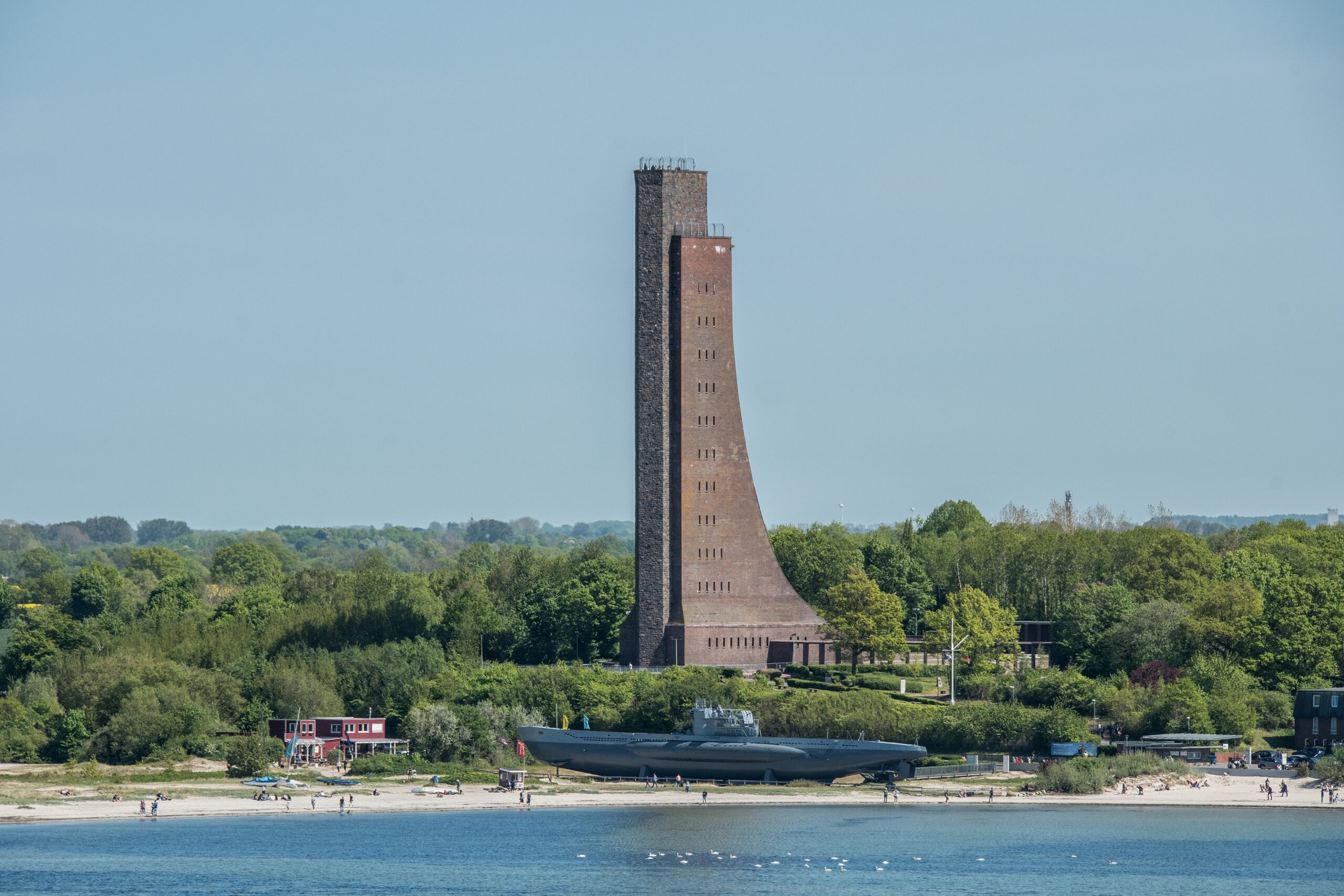 Marine-Ehrenmal Laboe feiert Sommerfest mit Meerblick - Deutscher ...
